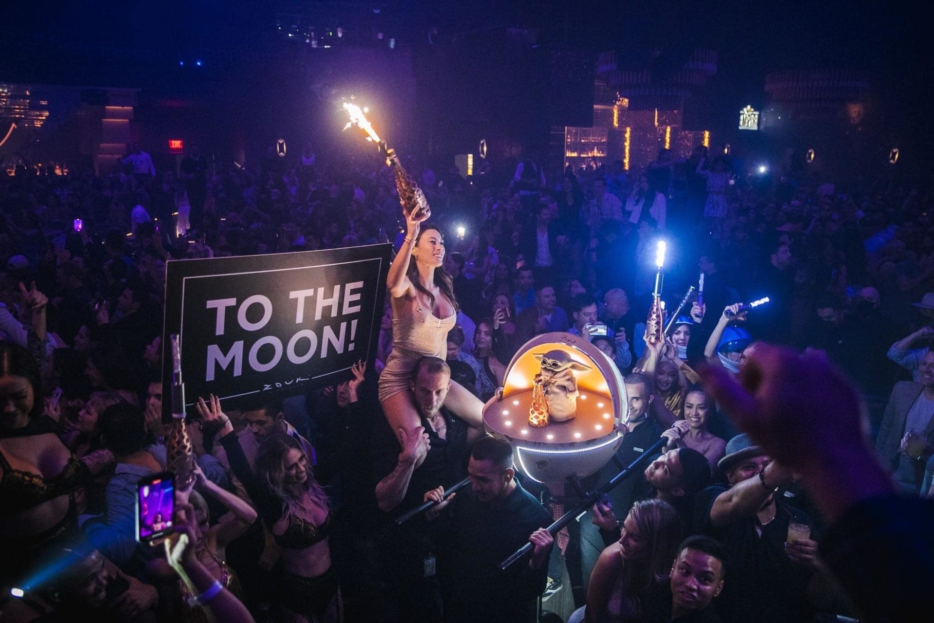 9 Tips to Becoming a Las Vegas Nightclub Cocktail Waitress [VIDEO]